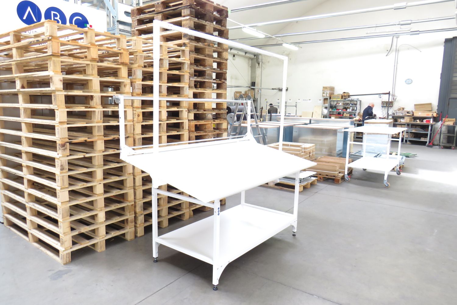 Inclined work table for modelling - ABC Equipment & Solutions